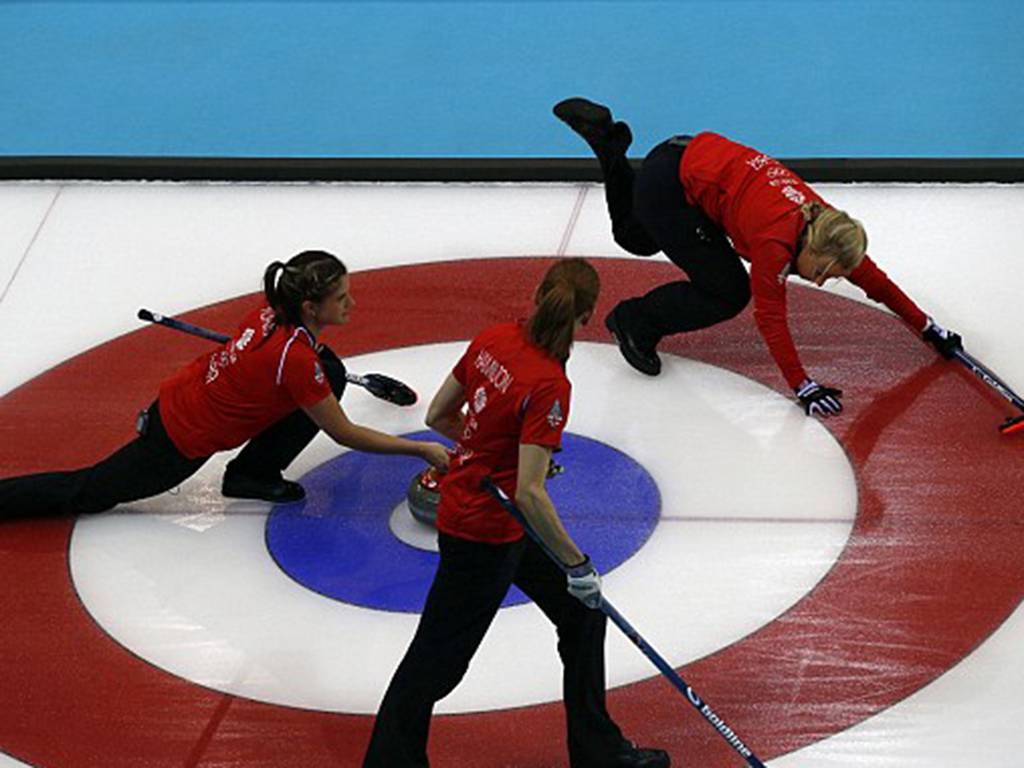 InQuinte.ca | Staying upright in curling not so easy, even for the best ...