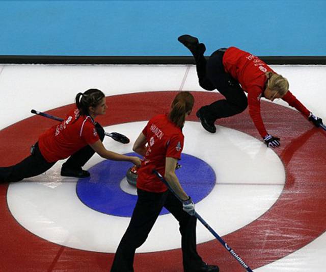 INQUINTE.CA | Staying upright in curling not so easy, even for the best ...