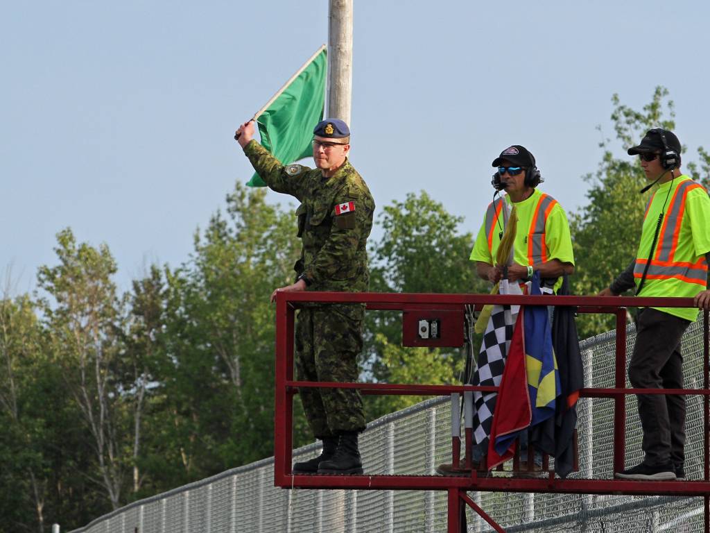 INQUINTE.CA | Hennessy hangs on to winning ways during wild night at ...