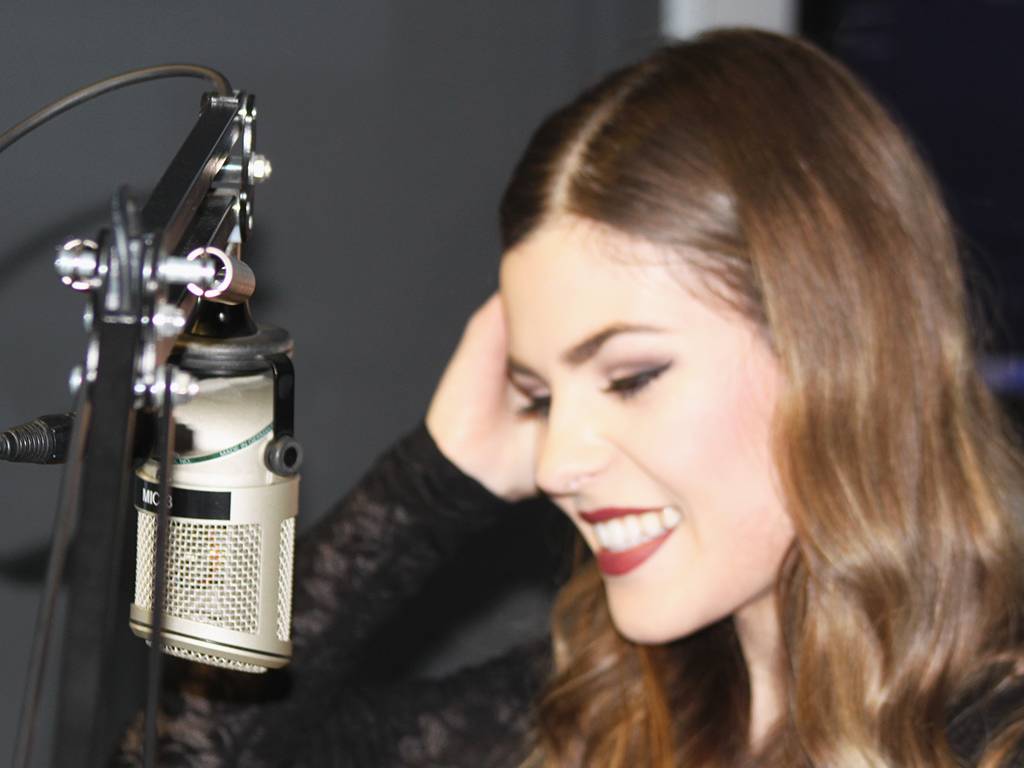 INQUINTE.CA | Tenille Arts Visits Cool 100