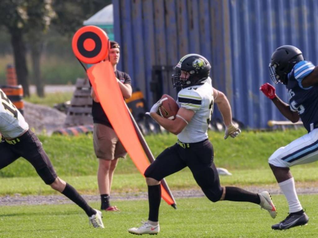 InQuinte.ca | Quinte Skyhawks win CJFL season opener in dominant fashion